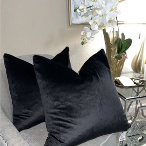 Caldeira Pillows | Accents | Nwt Caldeira Decorative Pillows Read ...